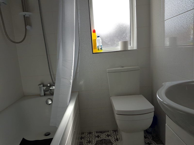 Double Room for Rent Reading - Rent Room IG1 UK • 3WEBS.CO