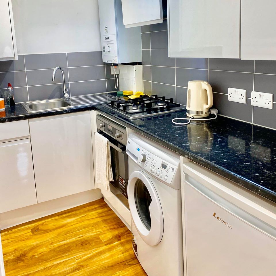 Modern Studio Annex Flat Includes All Bills - Greenford UK • 3WEBS.CO